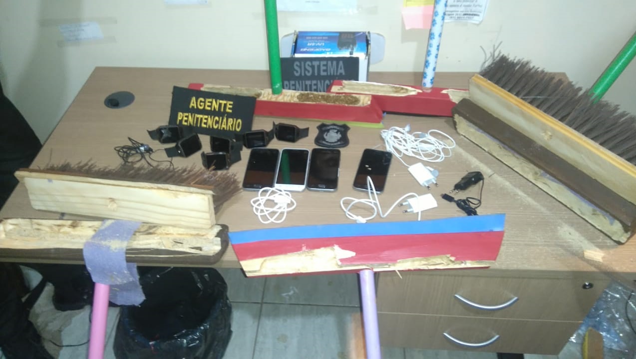Advogado é preso em flagrante ao tentar entrar com celulares em presídio Advogado é preso em flagrante ao tentar entrar com celulares em presídio