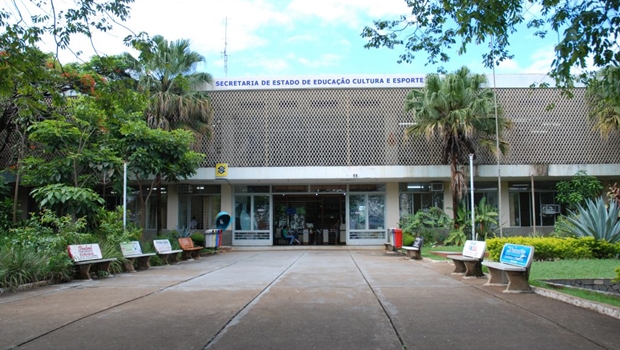 Impasse das vagas nas escolas estaduais e municipais aflige população ... Impasse das vagas nas escolas estaduais e municipais aflige população ...