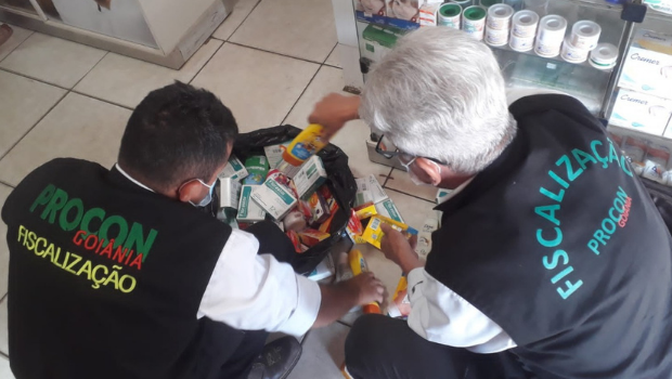 Farmácia é autuada em Goiânia por vender medicamentos e outros produtos ... Farmácia é autuada em Goiânia por vender medicamentos e outros produtos ...